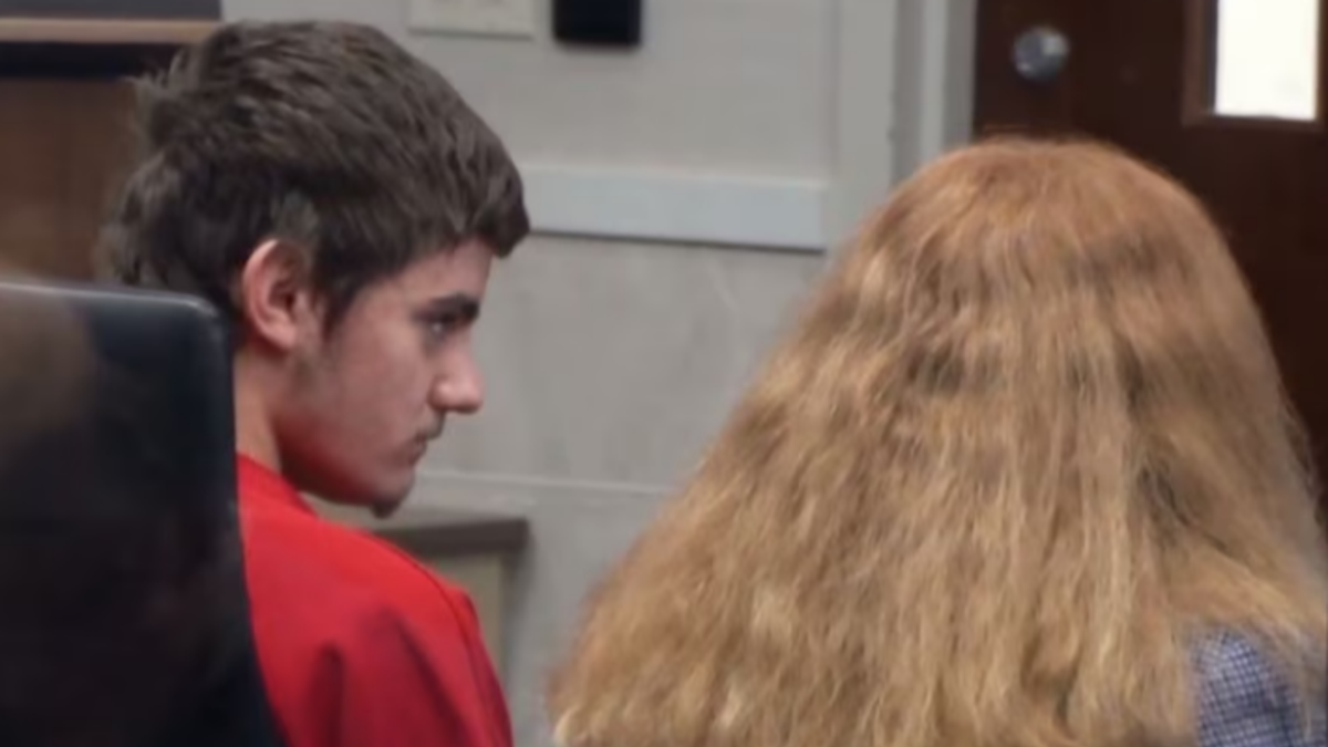 Adolescente acusado de asesinar a sus padres estaba involucrado en un ...