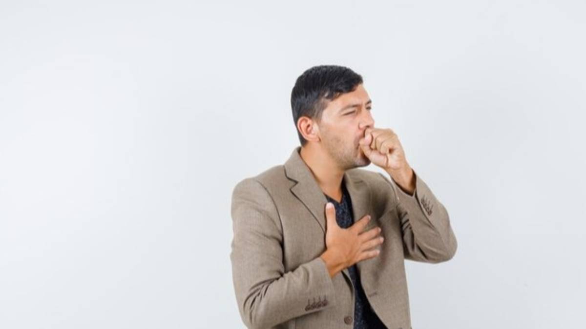 ¿Tos fuerte y dolores de pecho constantes?: científicos alertan sobre ...