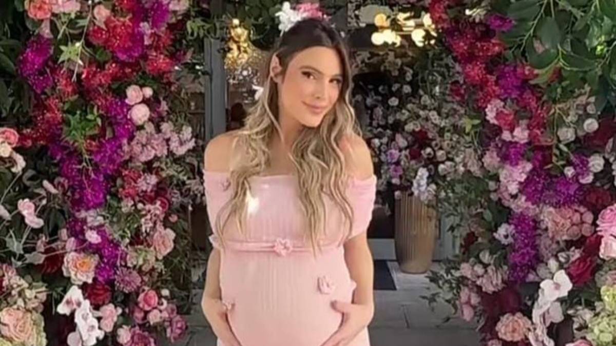 Lele Pons reúne a su “team girls” en un baby shower de ensueño: flores ...