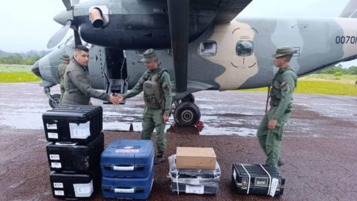 Así inicia el despliegue de material electoral por la FANB