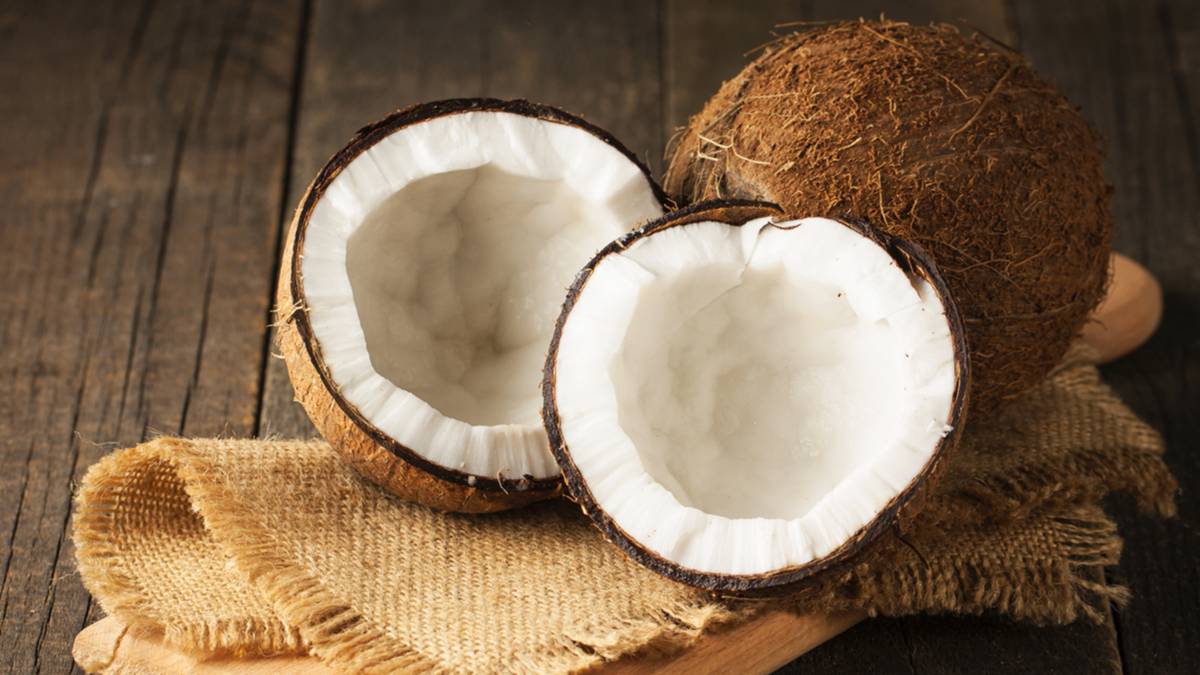El coco, una fruta exótica con muchos beneficios