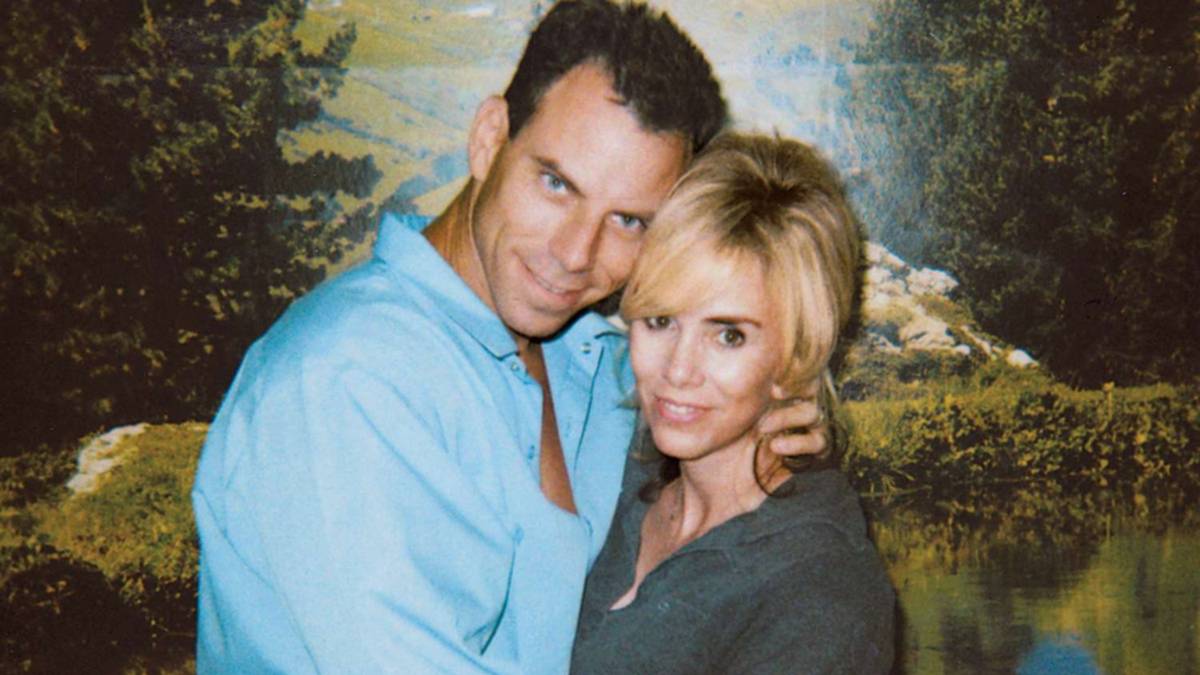 Esposa de Erik Menéndez reaparece en redes sociales ¿Qué dijo?