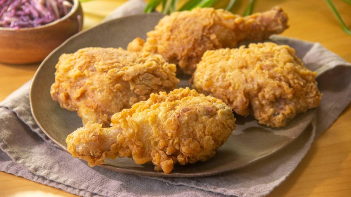 Truco para elaborar un pollo crujiente y jugoso por dentro